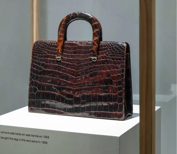 Loewe, la historia de la marca abanderada del lujo español - HdeEmpresas